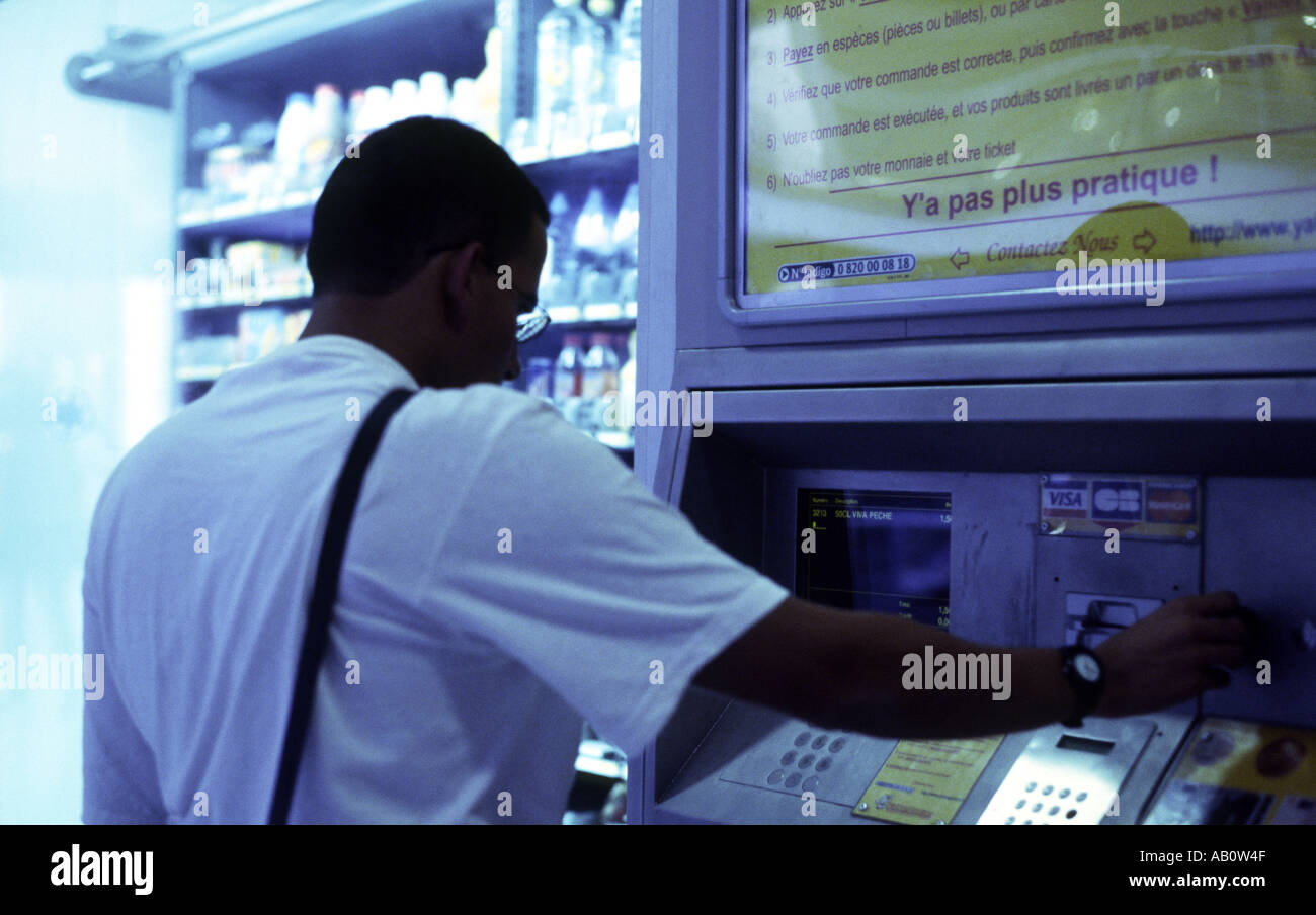 Vending machine at the Gare du Nord station in Paris France Stock Photo ...