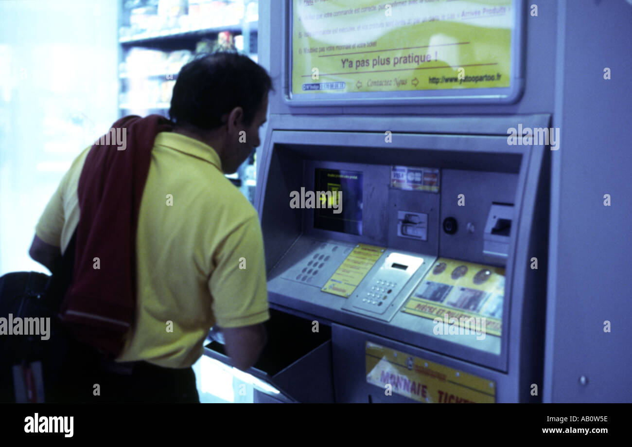 Vending machine at the Gare du Nord station in Paris France Stock Photo ...