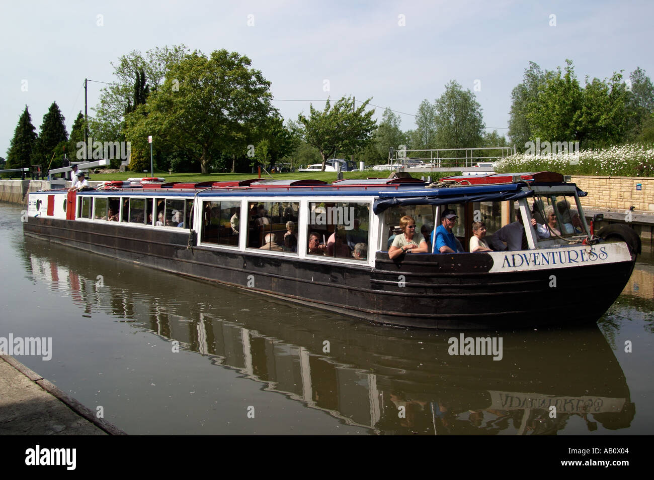River Thames Lock gates near Lechlade Wiltshire England 2005 Stock ...
