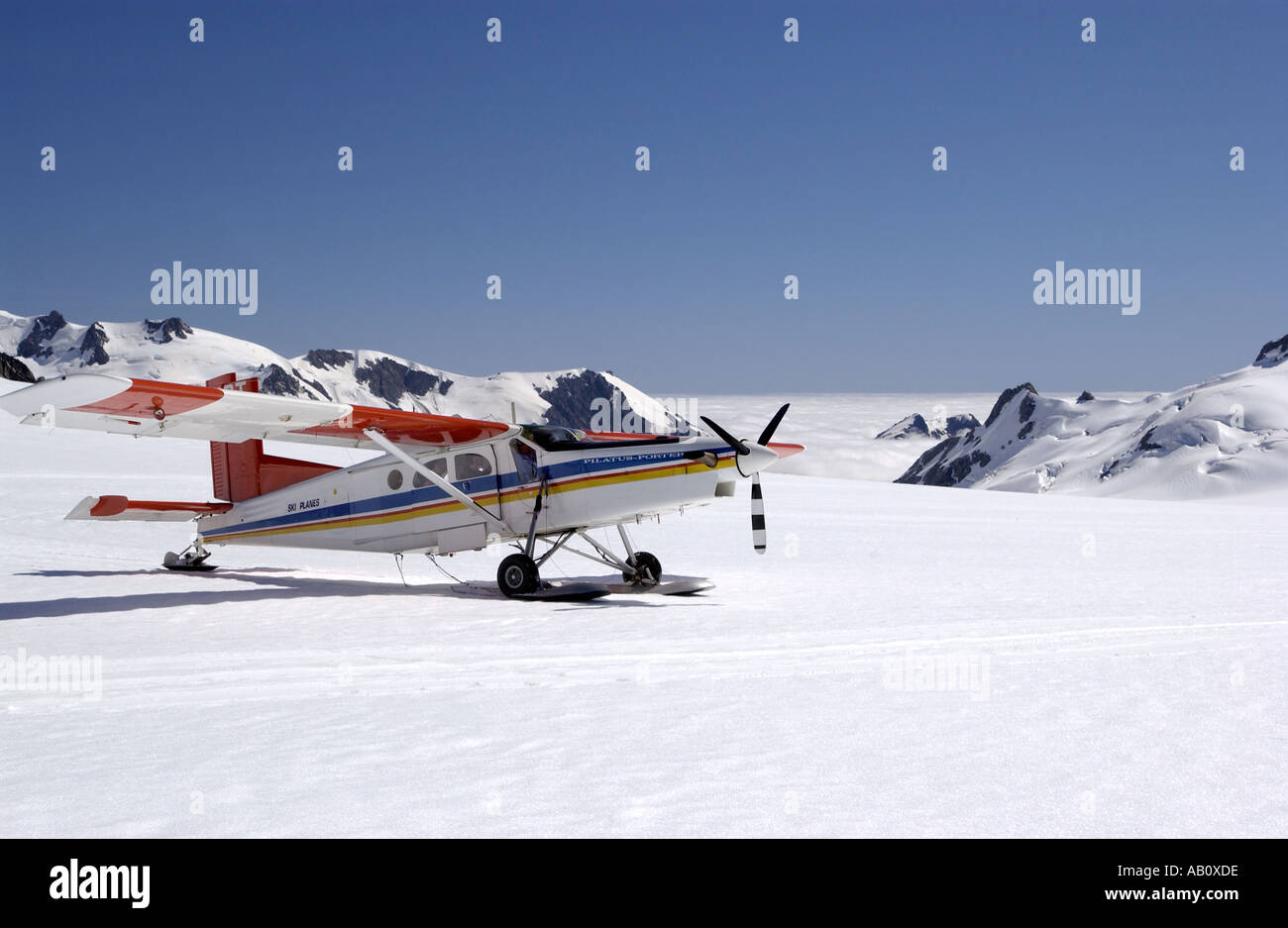 Ski plane landing on the snowfields of Mt Cook in New Zealand Stock ...