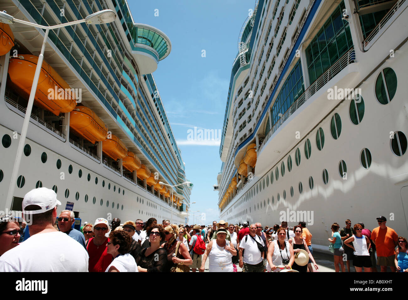 Disembarking ship hi-res stock photography and images - Alamy