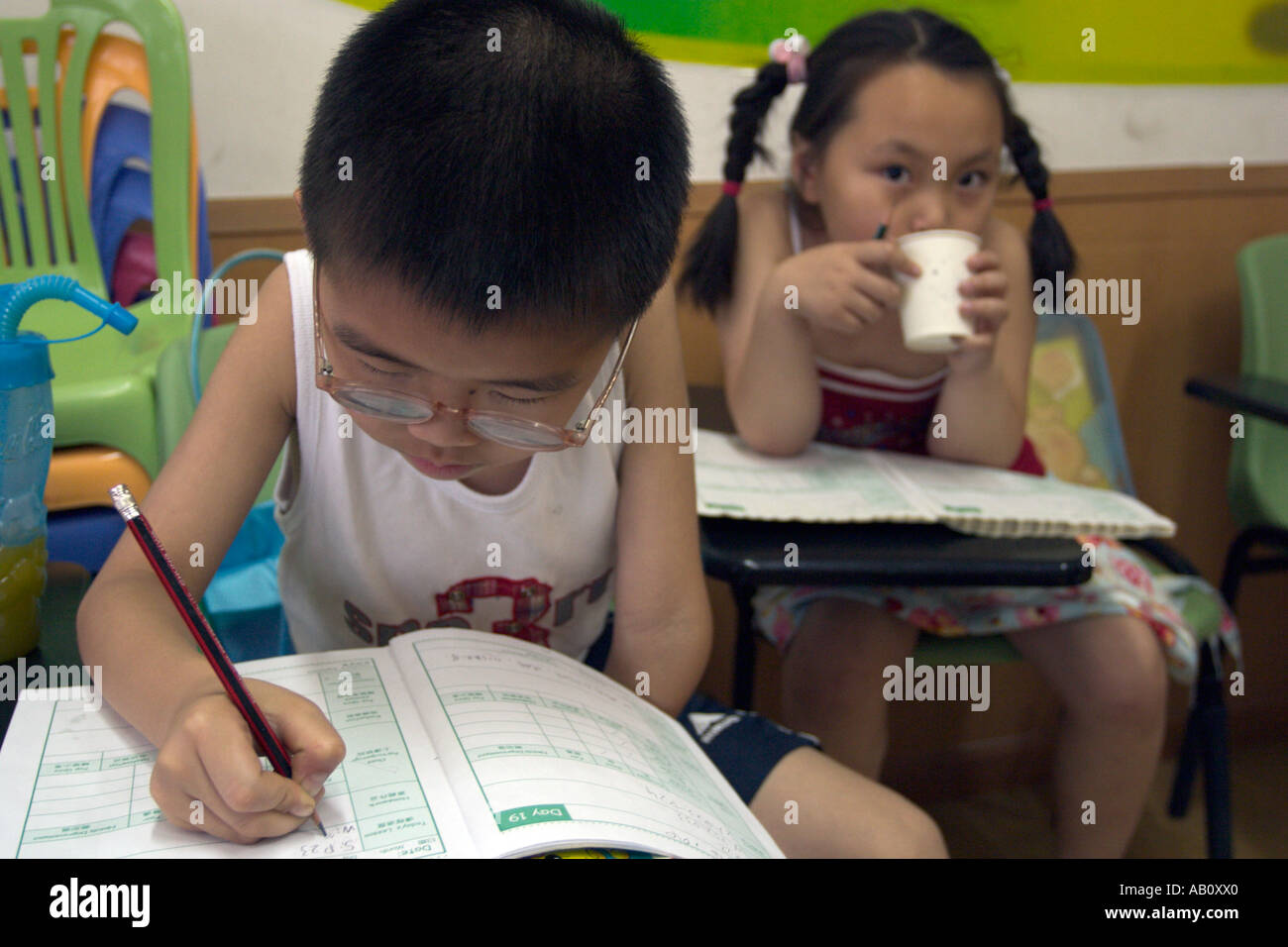 Chinese children in an English class Xi an Shaanxi Province C Stock ...