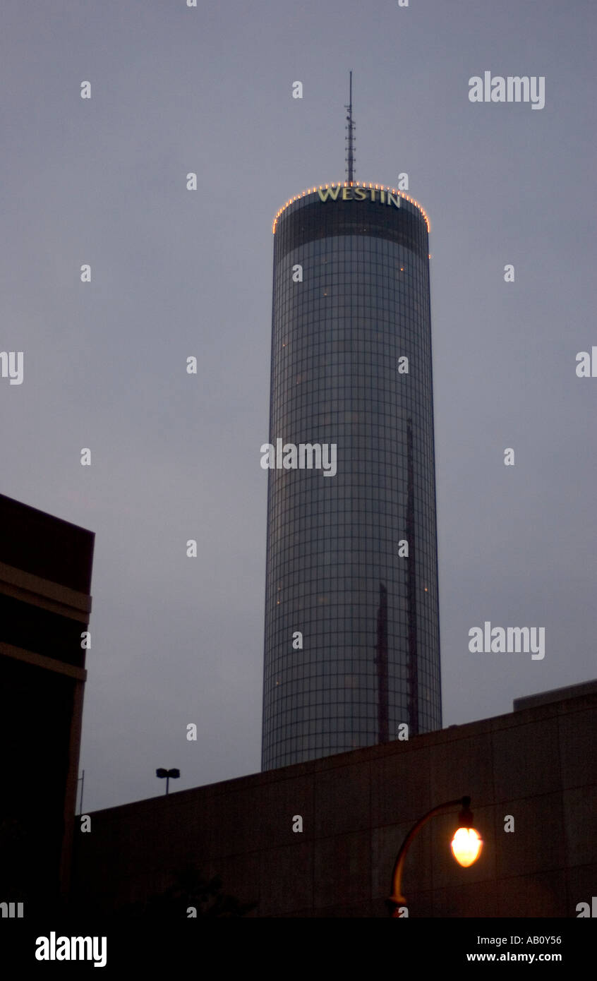 atlanta office tower at night Stock Photo - Alamy