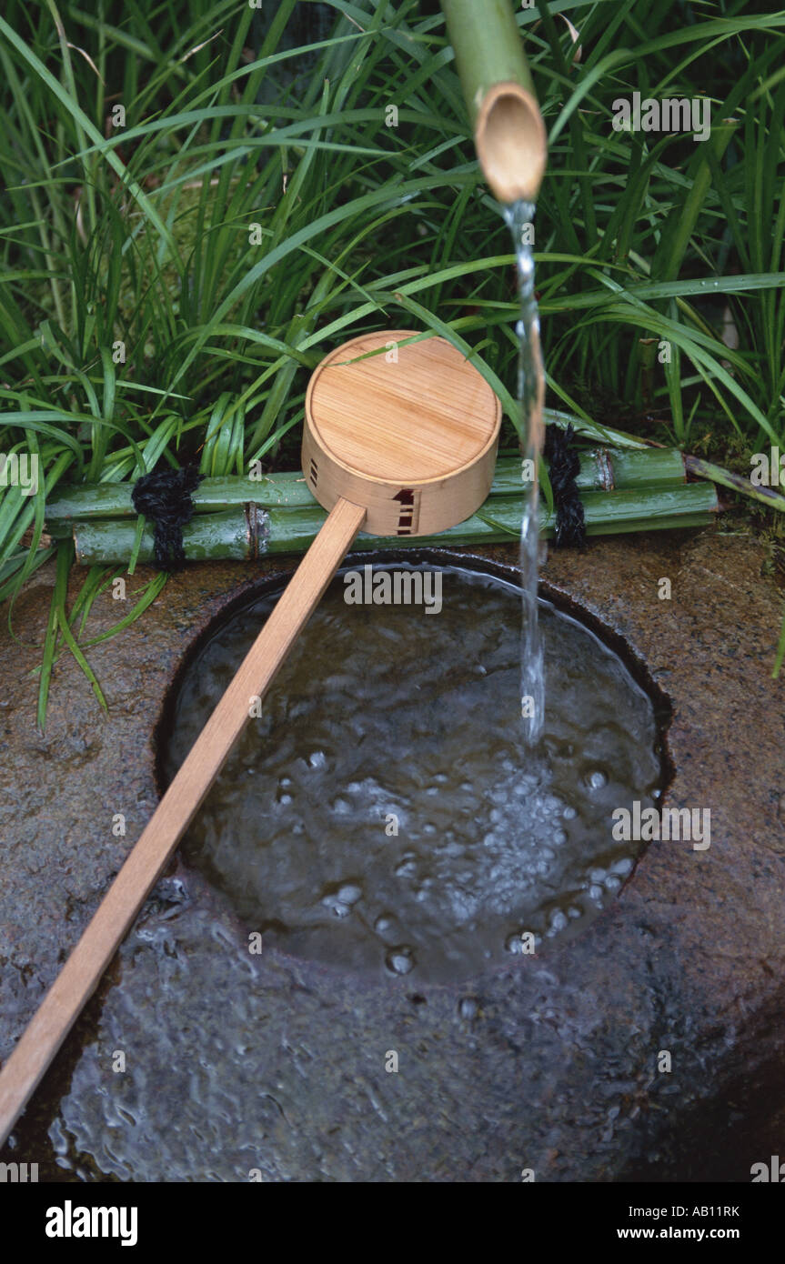 Japanese water basin Stock Photo - Alamy