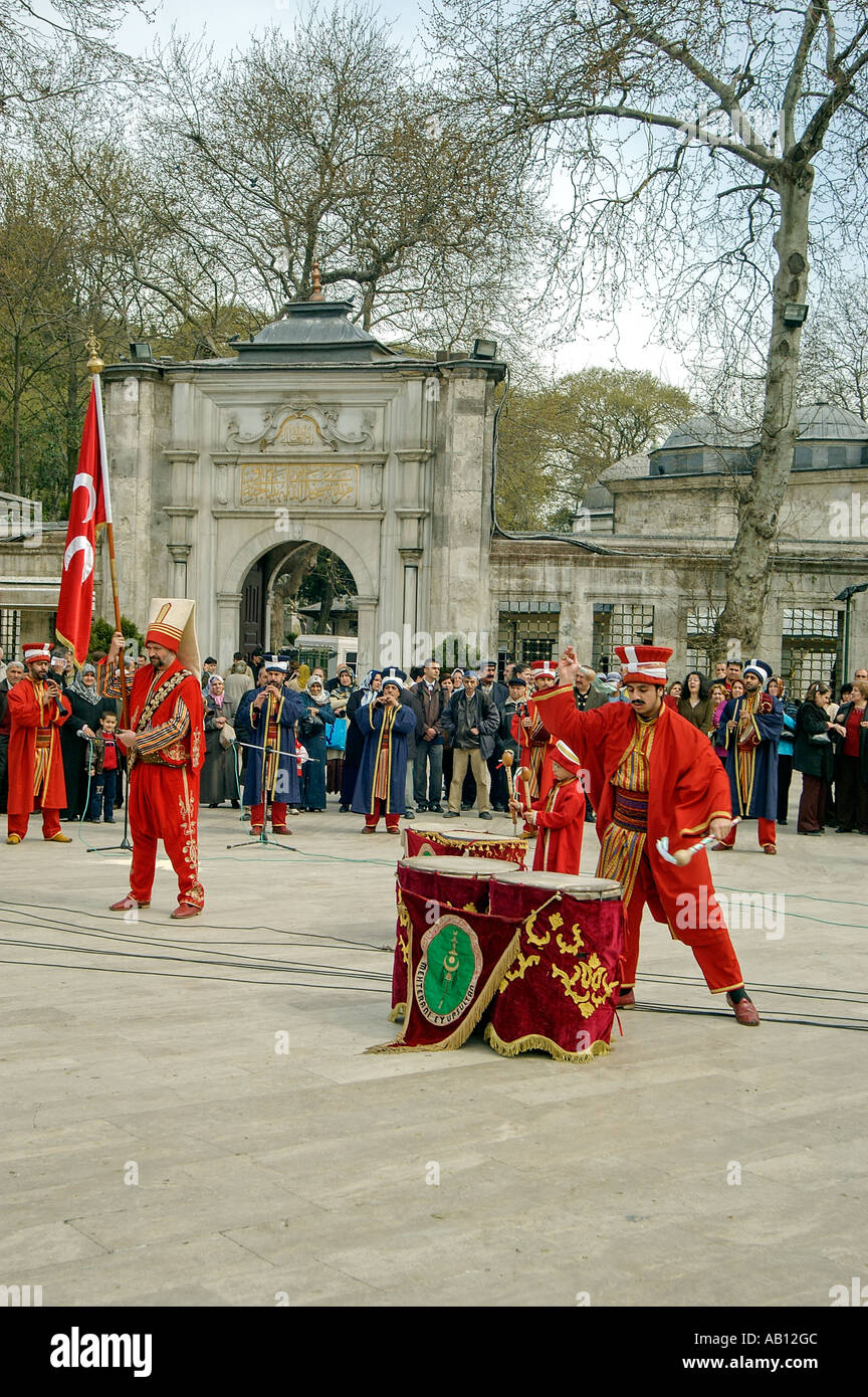 Old soldiers hi-res stock photography and images - Alamy