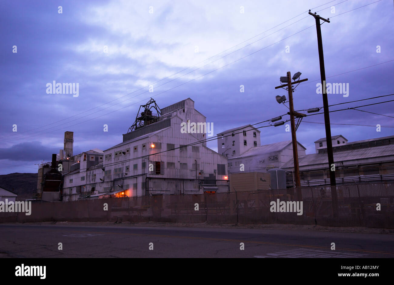 Early morning photograph of Searles Valley Minerals chemical processing ...