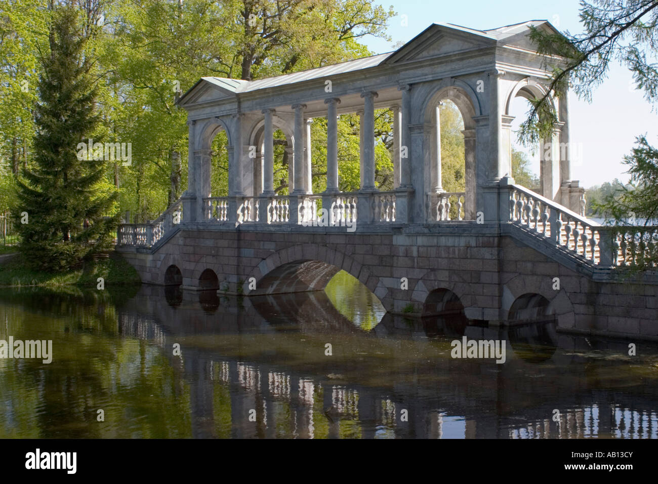 Catherine Park The Marble Bridge Stock Photo - Alamy