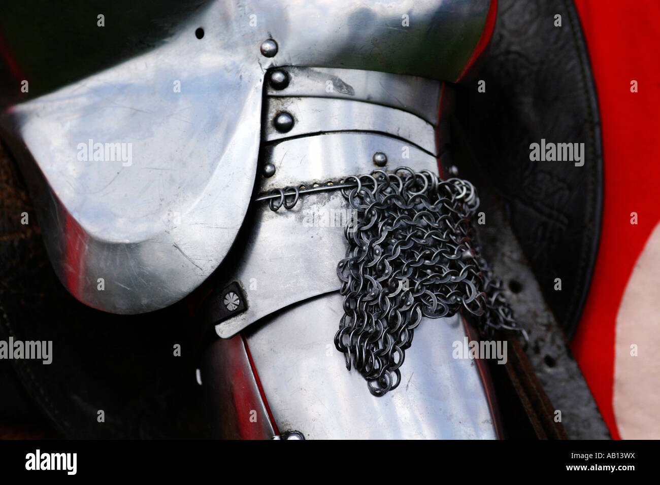 Arthurian knight in armour hi-res stock photography and images - Alamy