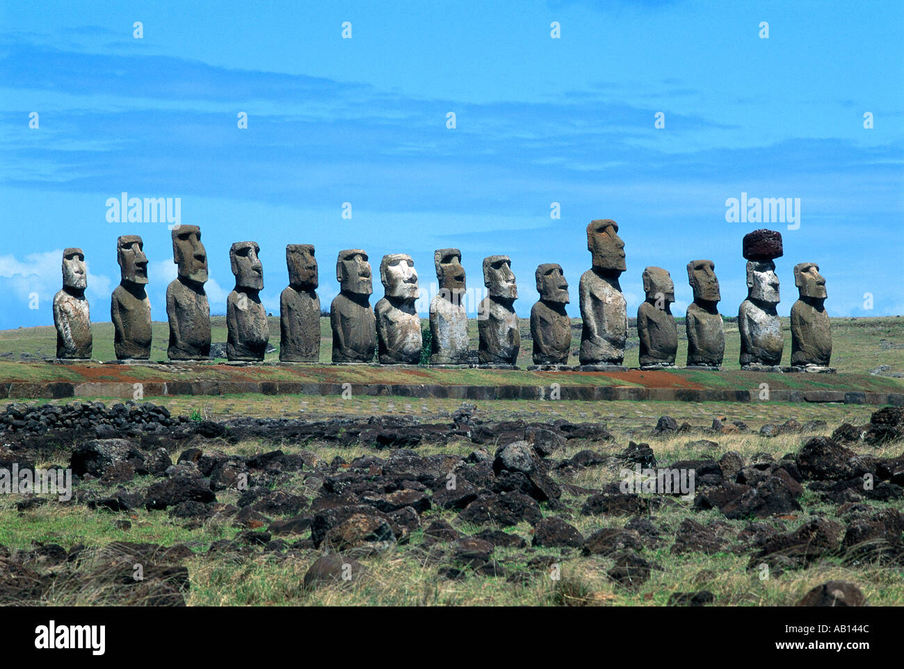 Rapa nui statue bird man hi-res stock photography and images - Alamy