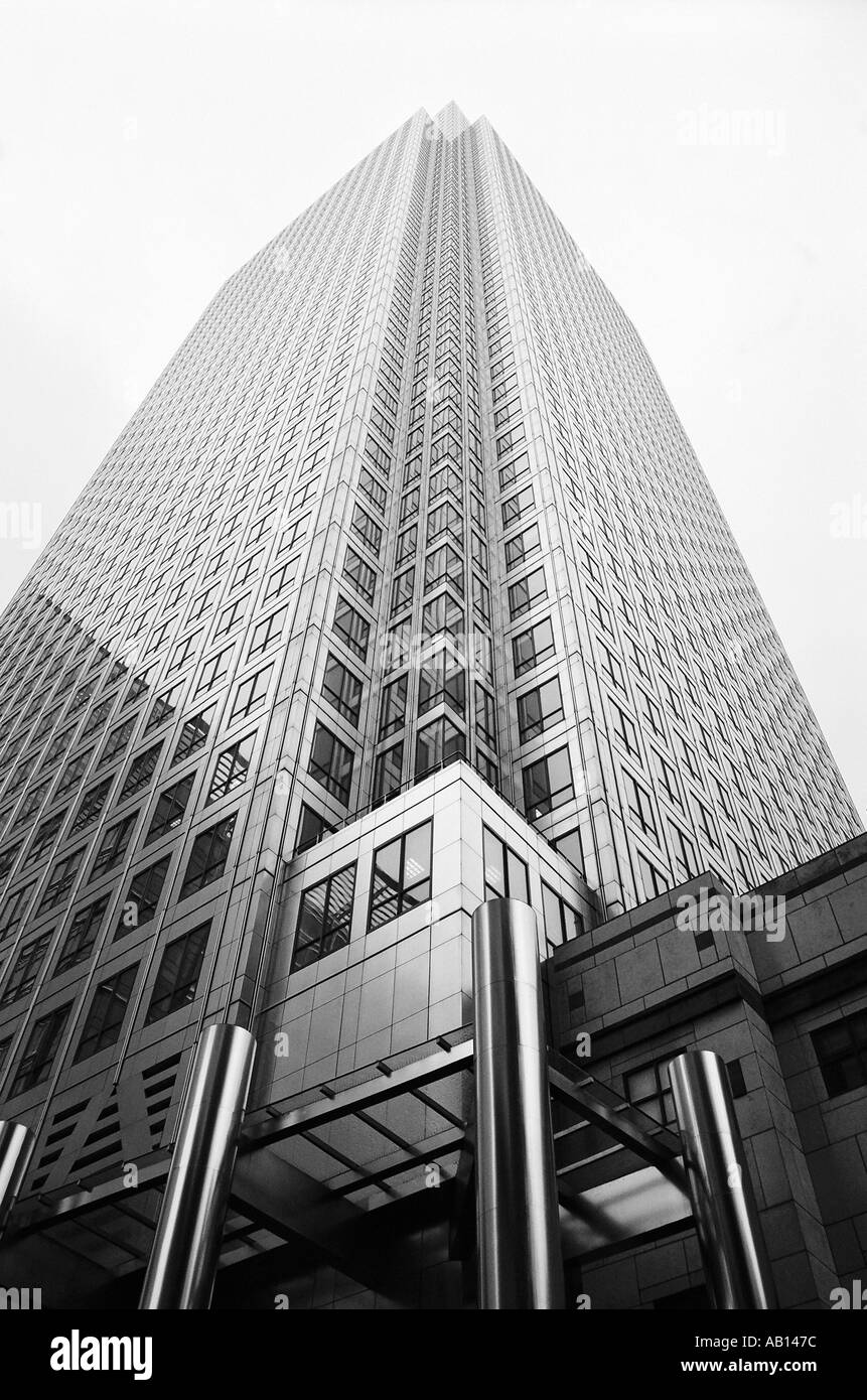 day The 800ft One Canada Square Tower at Canary Wharf Docklands London ...