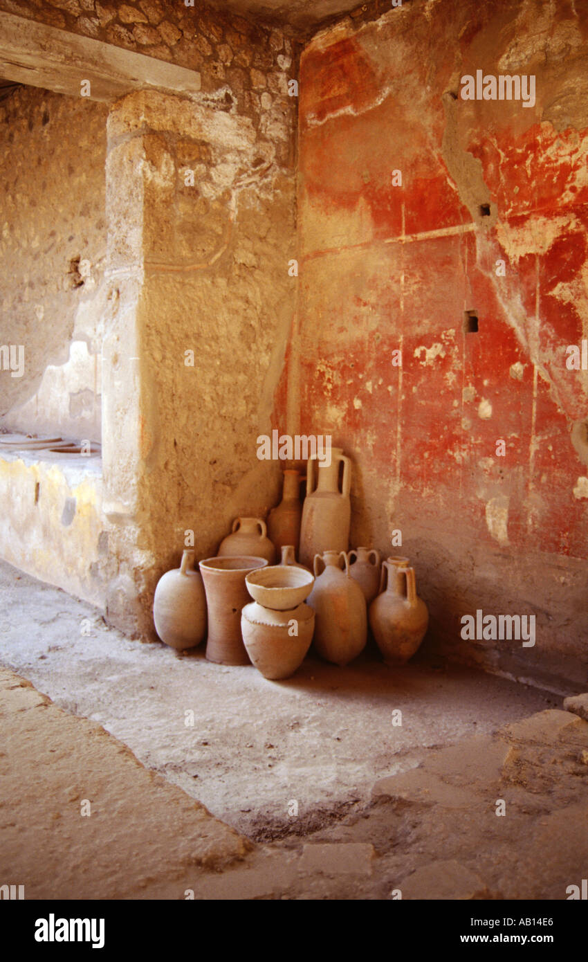 Ancient roman shop hi-res stock photography and images - Alamy