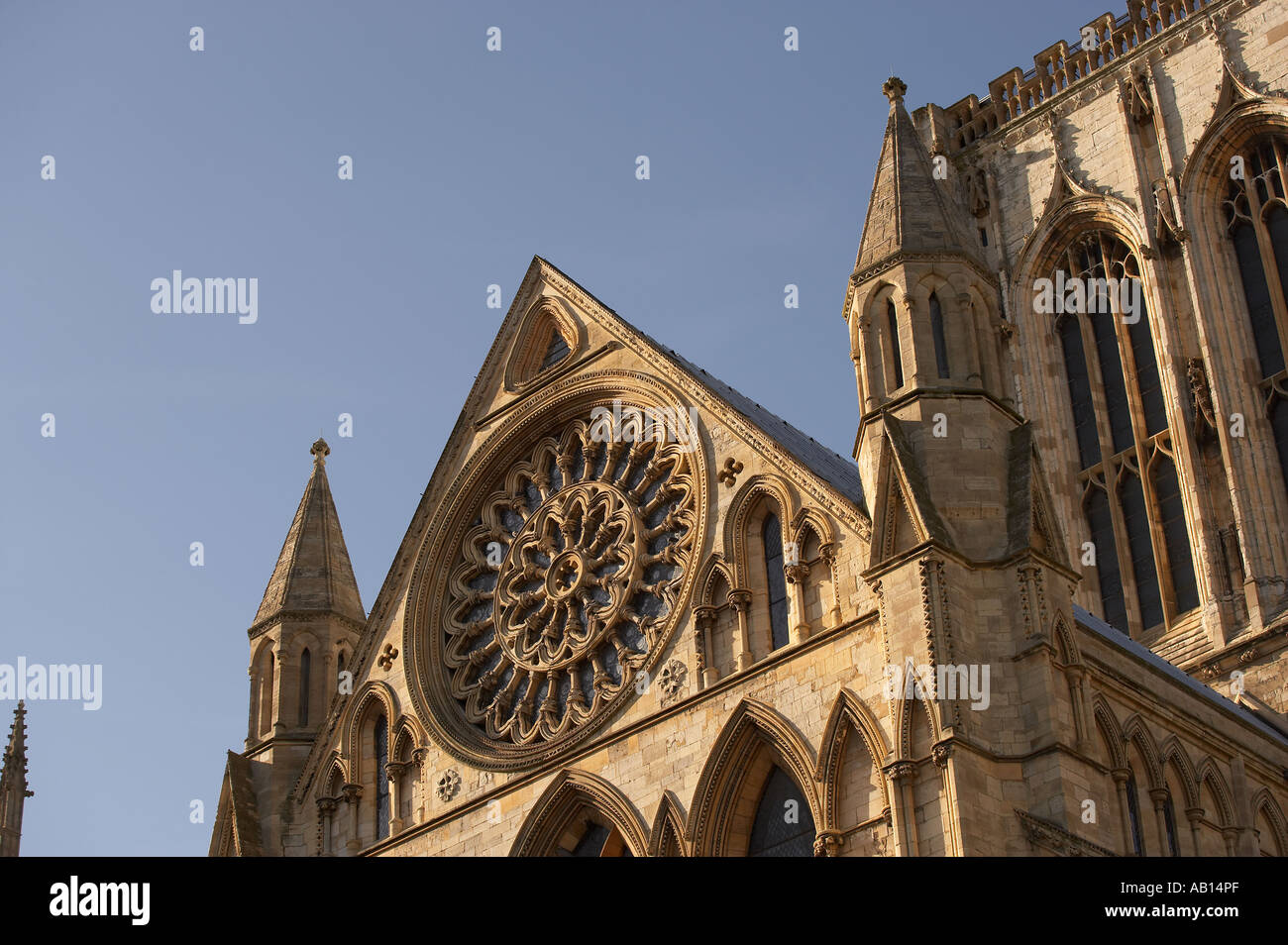 ROSE WINDOW YORK MINSTER YORKSHIRE ENGLAND Stock Photo - Alamy