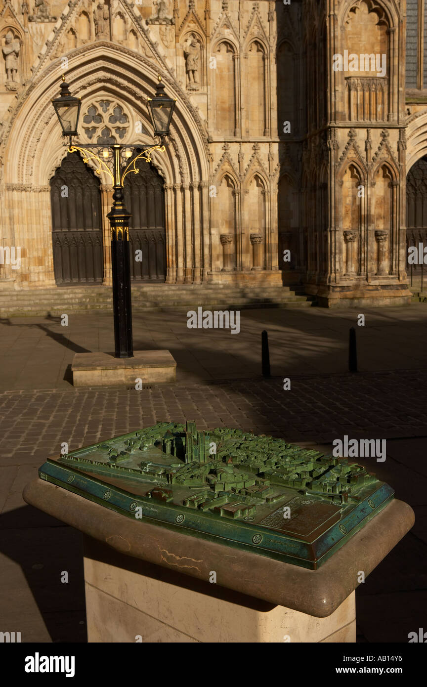 CAST BRONZE MODEL STREET MAP OF YORK CITY CENTRE WITH YORK MINSTER IN ...