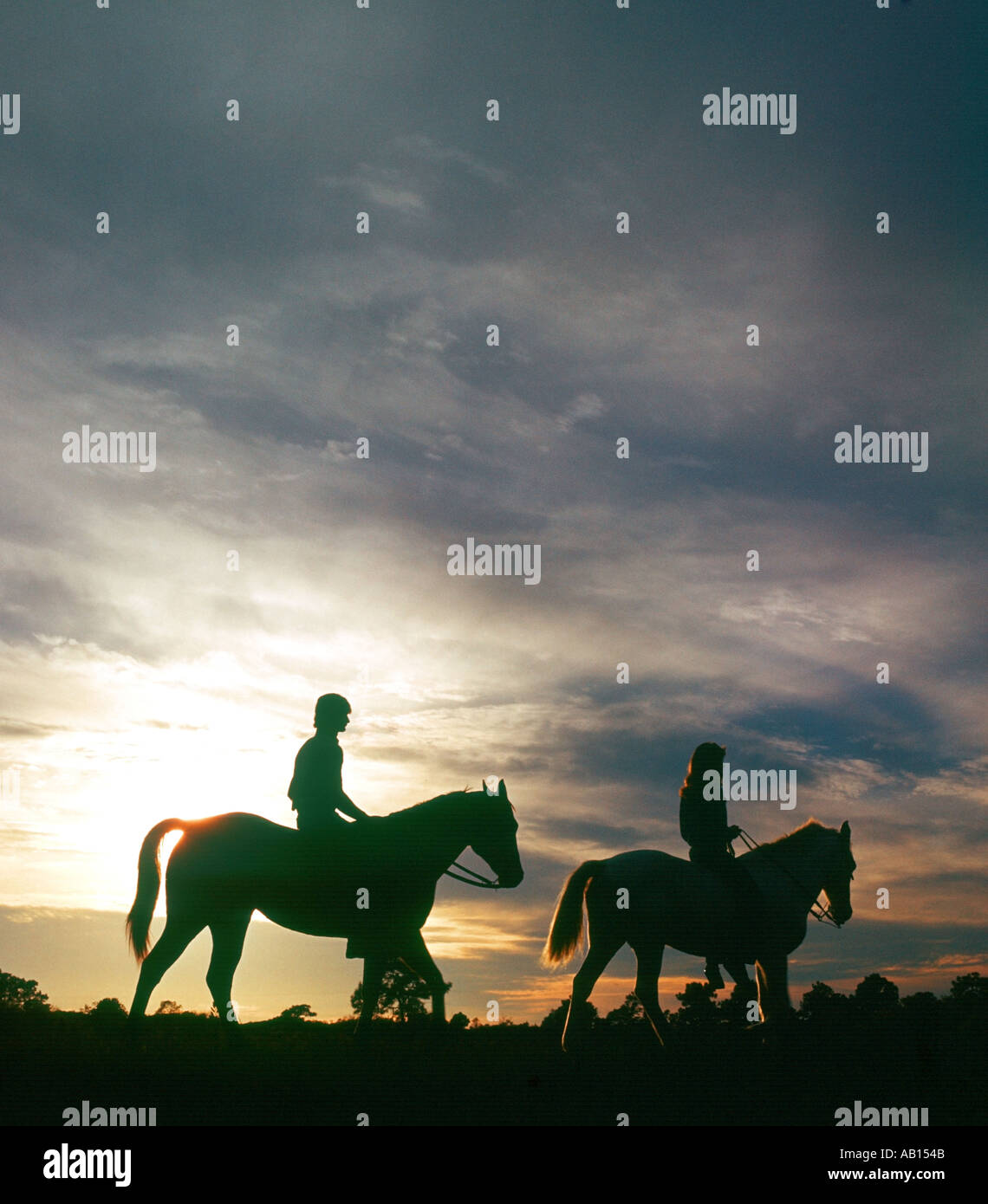 Couple riding horses sunset hi-res stock photography and images - Alamy