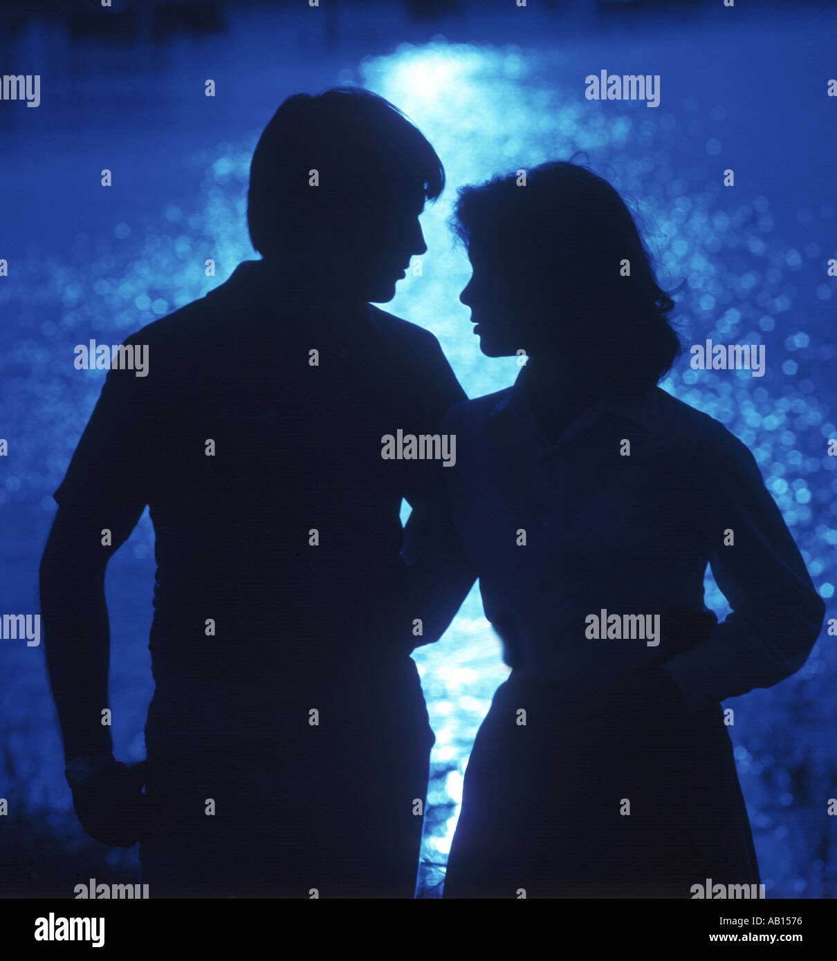 Couple Moonlight High Resolution Stock Photography and Images - Alamy