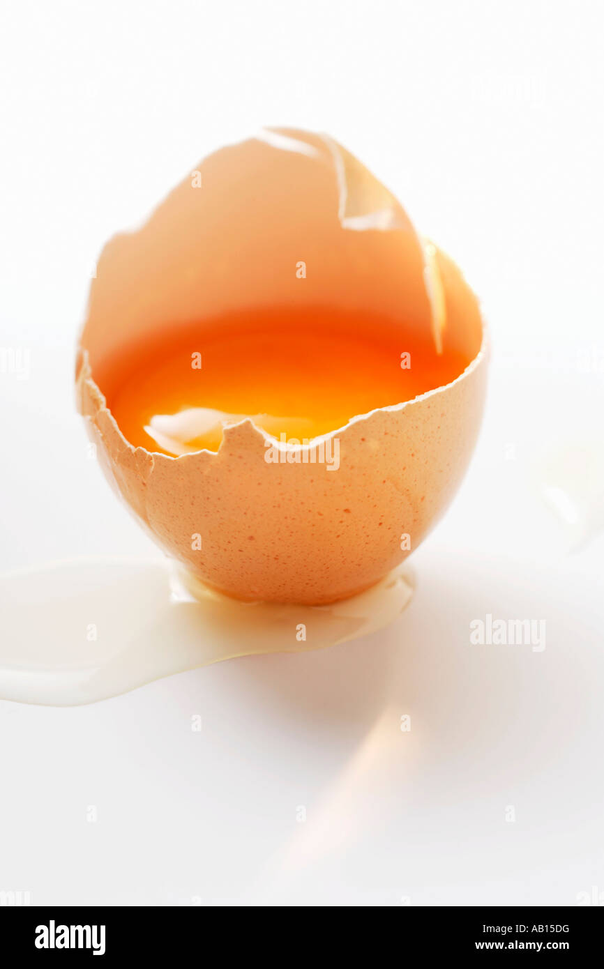 An egg broken open FoodCollection Stock Photo - Alamy