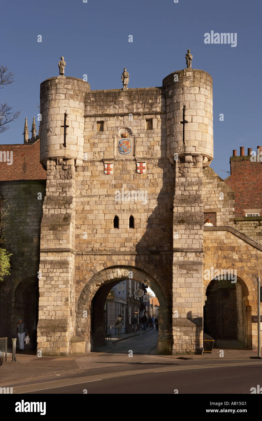 Roman city wall england hi-res stock photography and images - Alamy