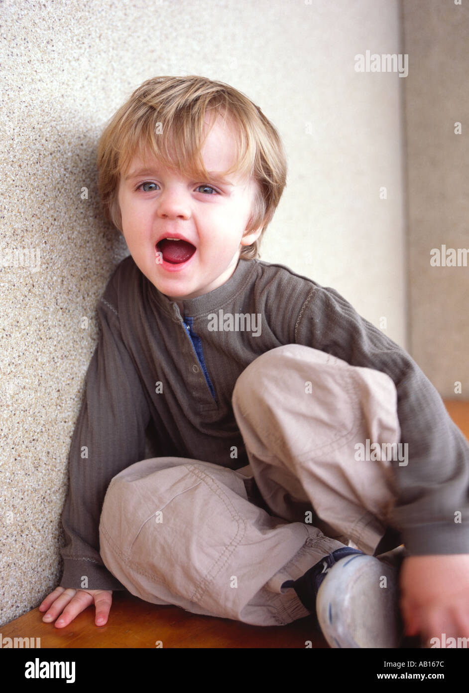 boy curled up laughing sitting casual Stock Photo - Alamy