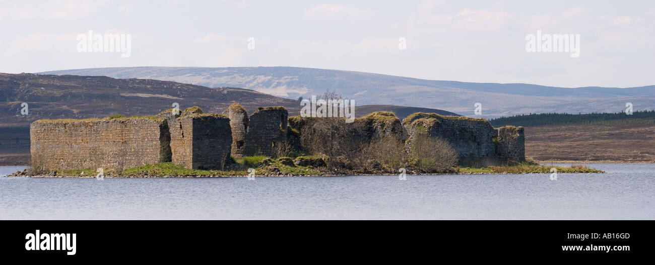 Lochside castle hi-res stock photography and images - Alamy