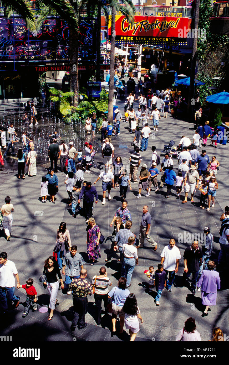 Busy people in los angeles hi-res stock photography and images - Alamy