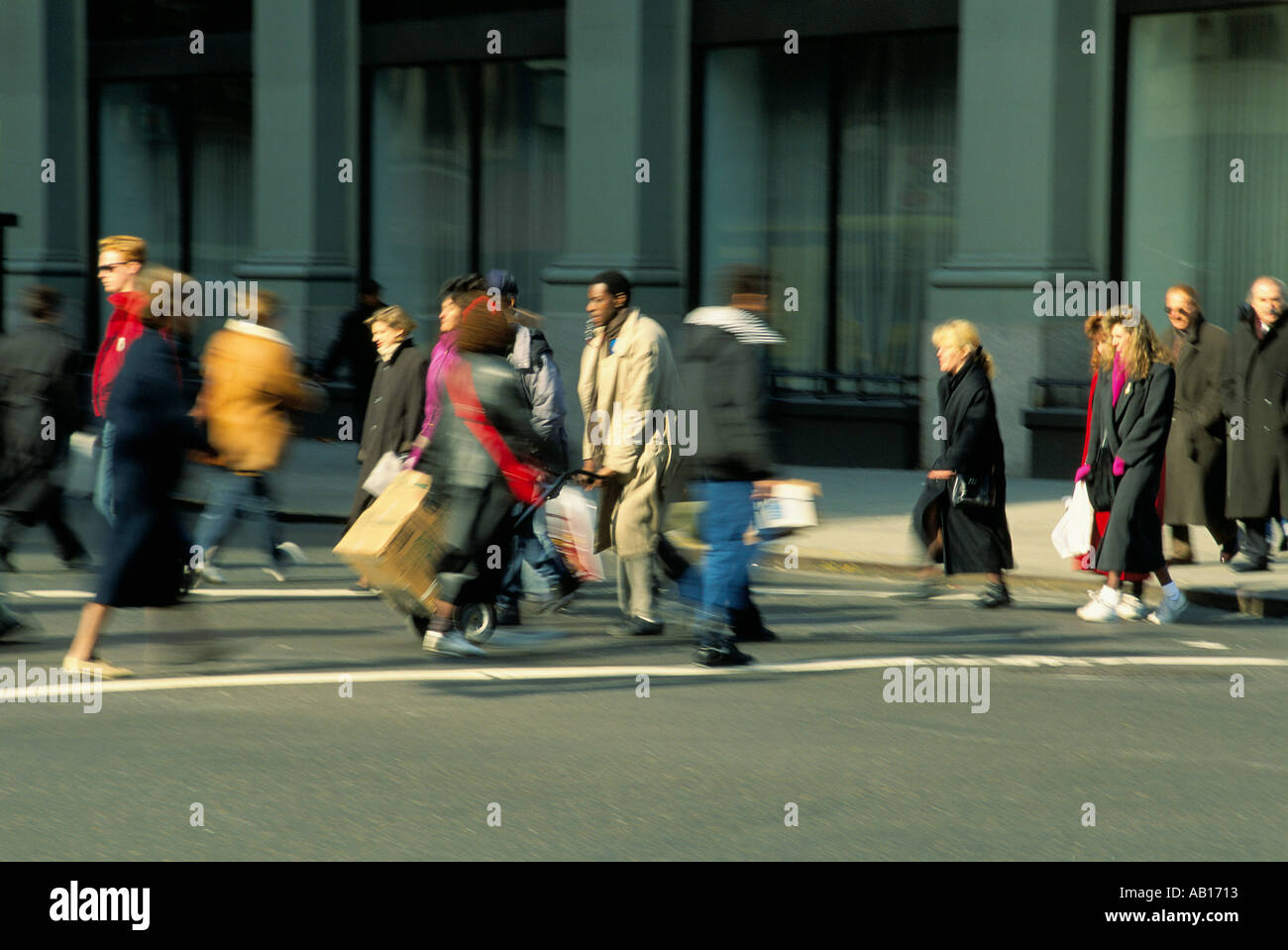 Women walking streets new york hi-res stock photography and images - Alamy