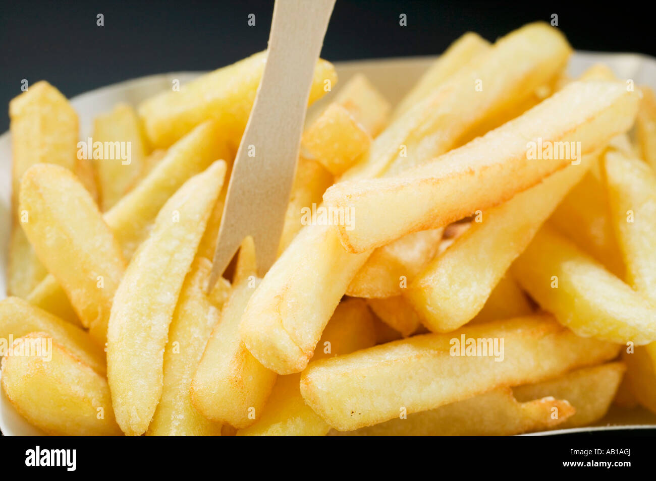 Chips in paper dish FoodCollection Stock Photo - Alamy