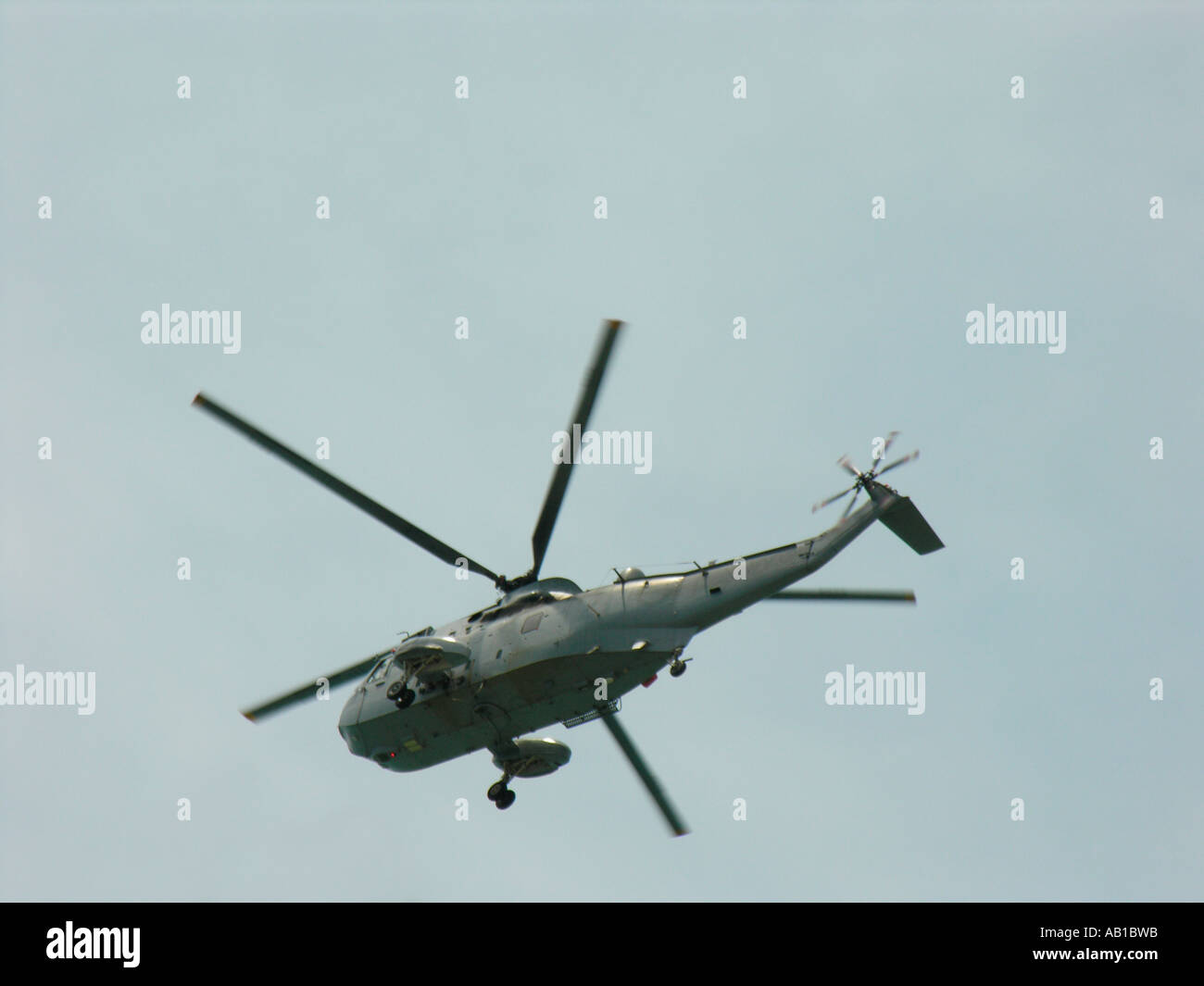 Military helicopter flying overhead hi-res stock photography and images ...