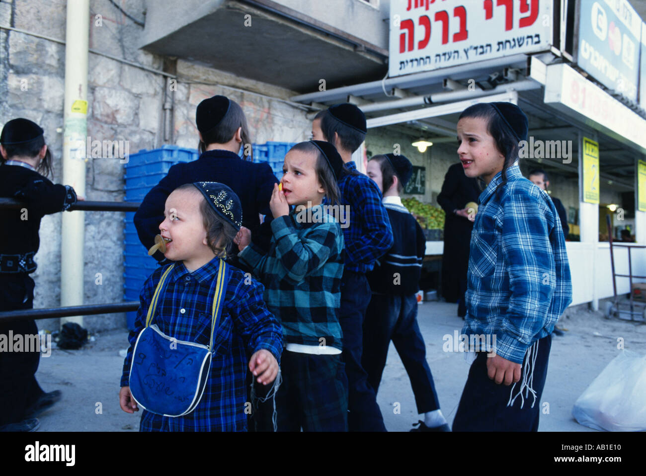 Jewish children play on the street in Jerusalem s Mea Shearim orthodox ...