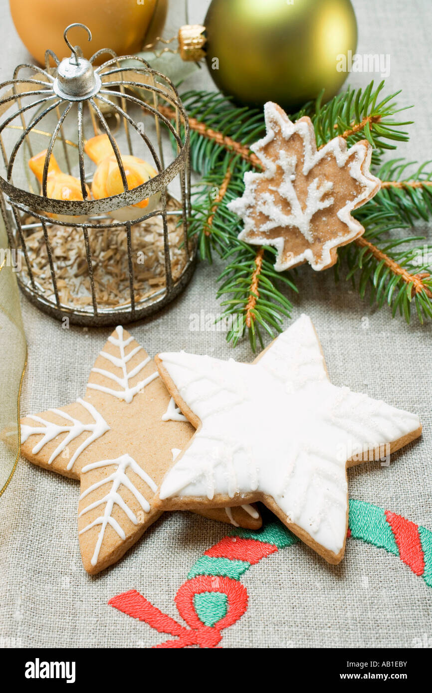 Gingerbread stars and gingerbread leaf with icing FoodCollection Stock ...