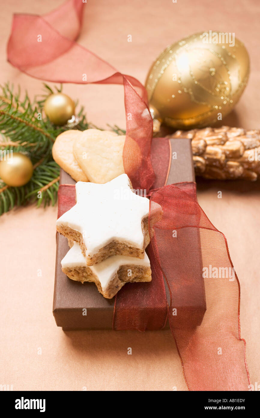 Assorted Christmas biscuits on brown box FoodCollection Stock Photo - Alamy