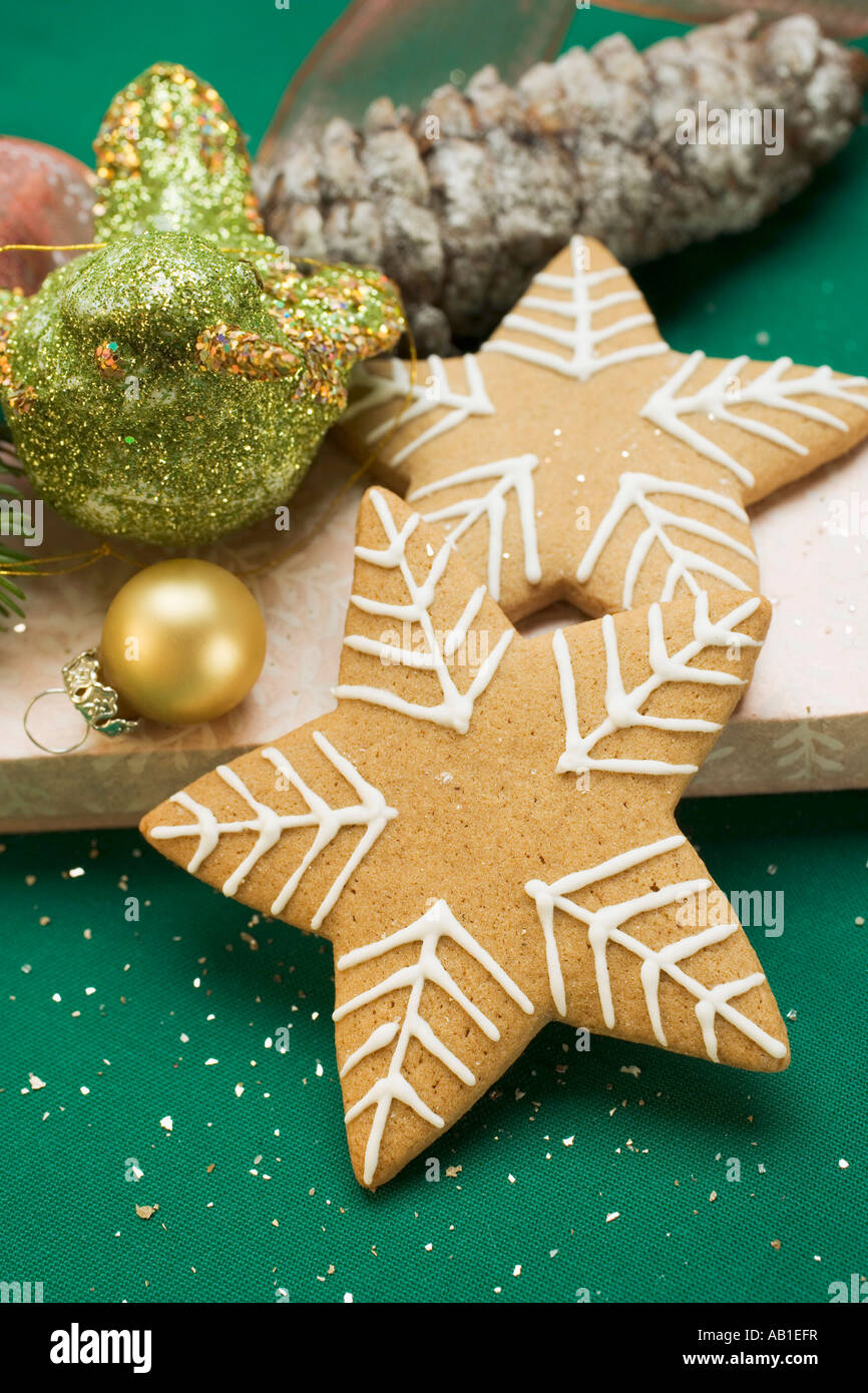 Christmassy gingerbread stars on box FoodCollection Stock Photo - Alamy