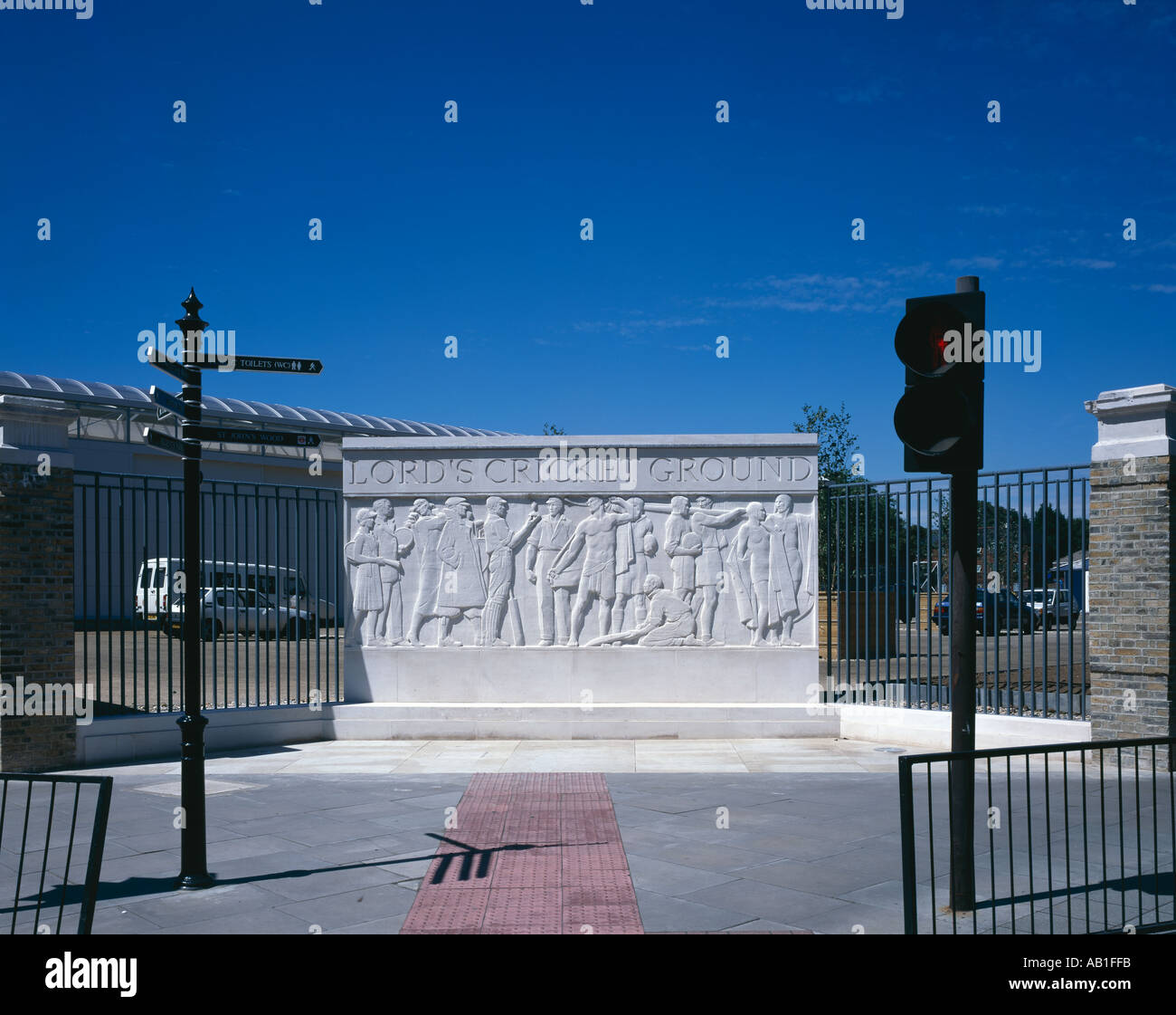 Gilbert bayes sculpture hi-res stock photography and images - Alamy
