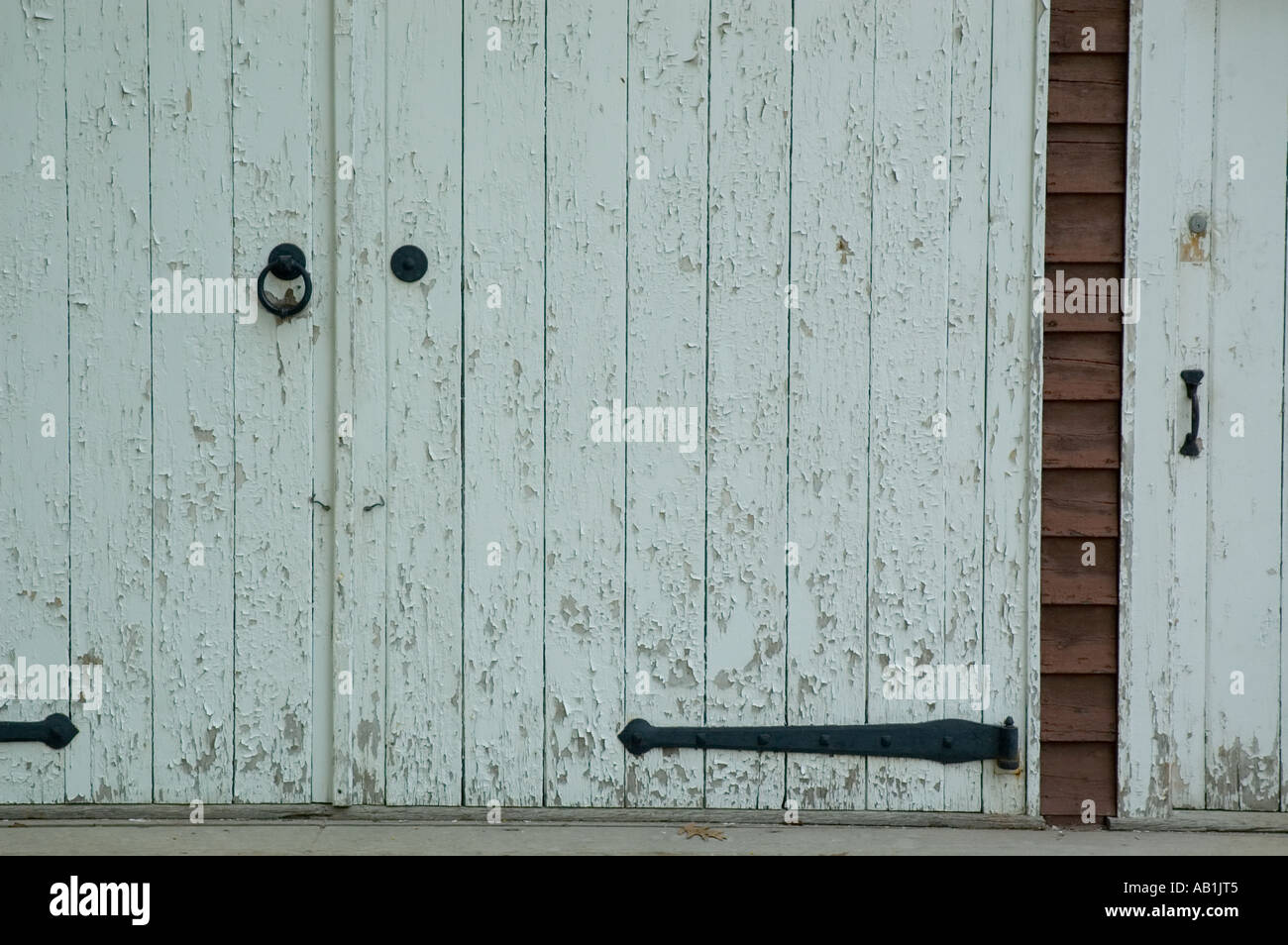 Old stable with wooden doors hi-res stock photography and images - Alamy