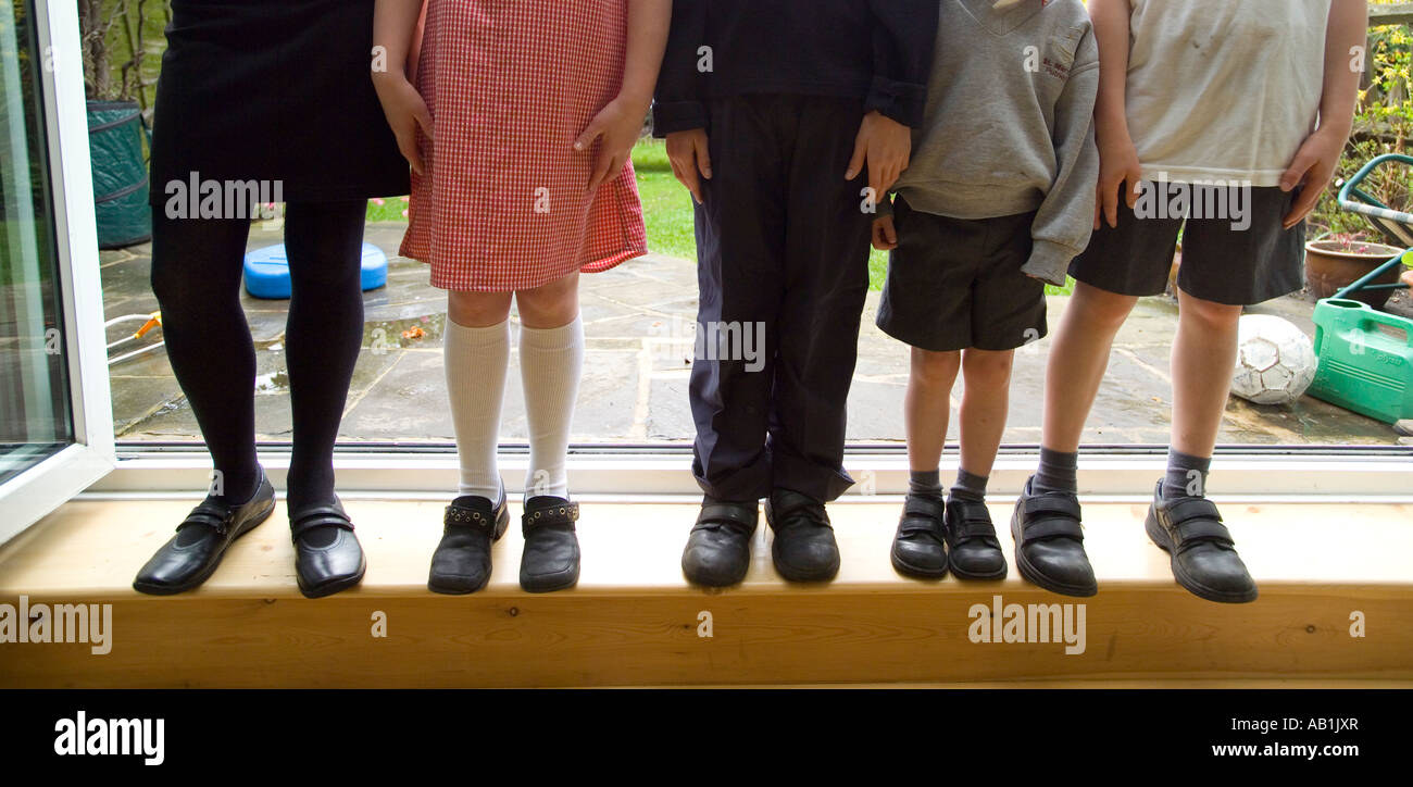 legs and feet line up with shoes on Stock Photo - Alamy