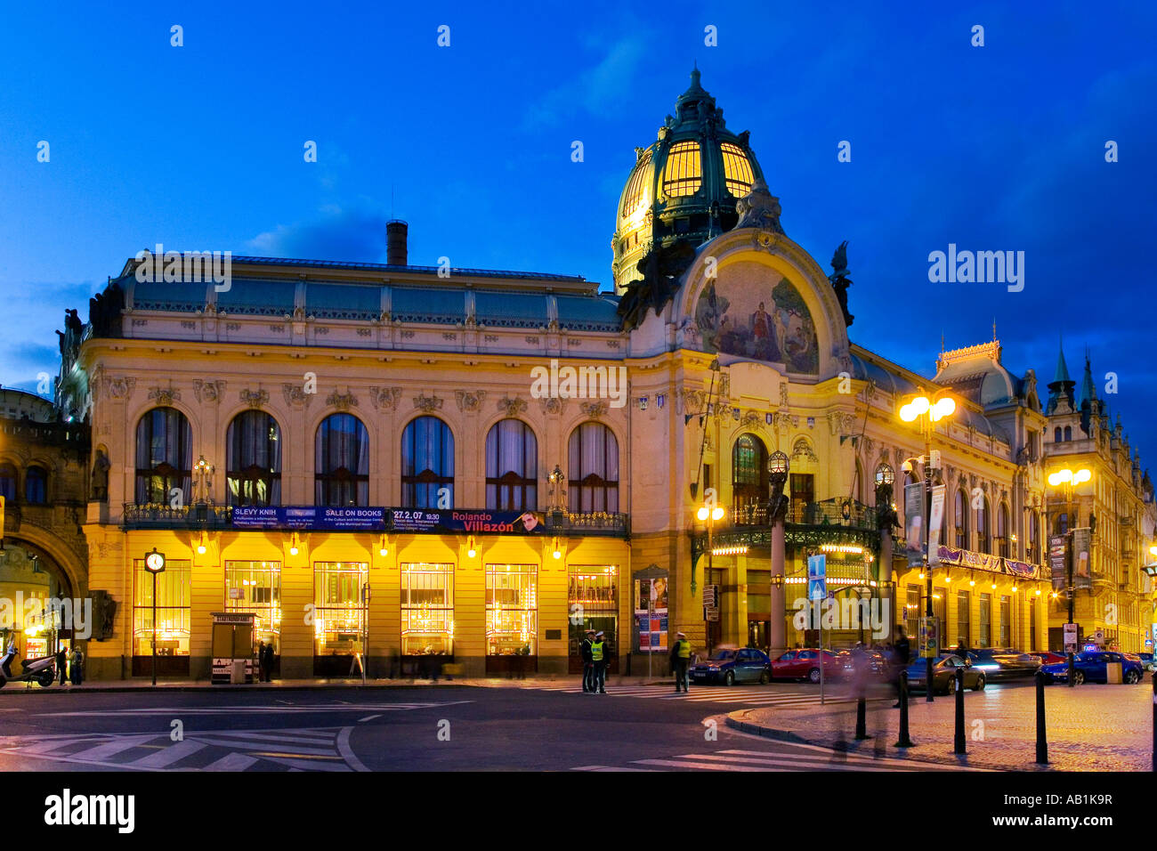 Obecni dum mucha hi-res stock photography and images - Alamy