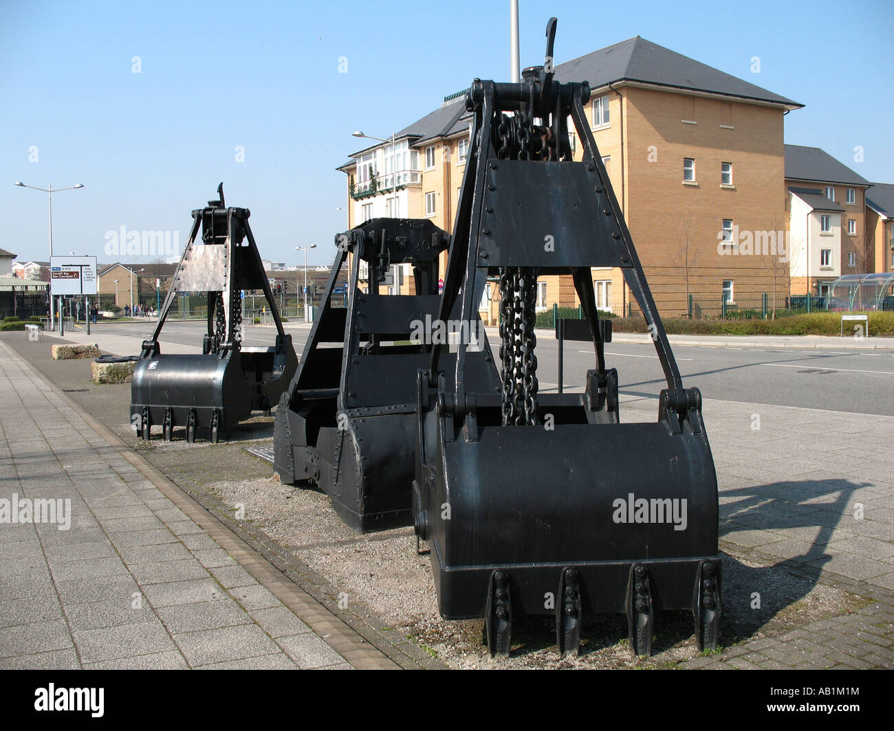 Old Coal Grabs Sculptures Cardiff Bay Stock Photo - Alamy