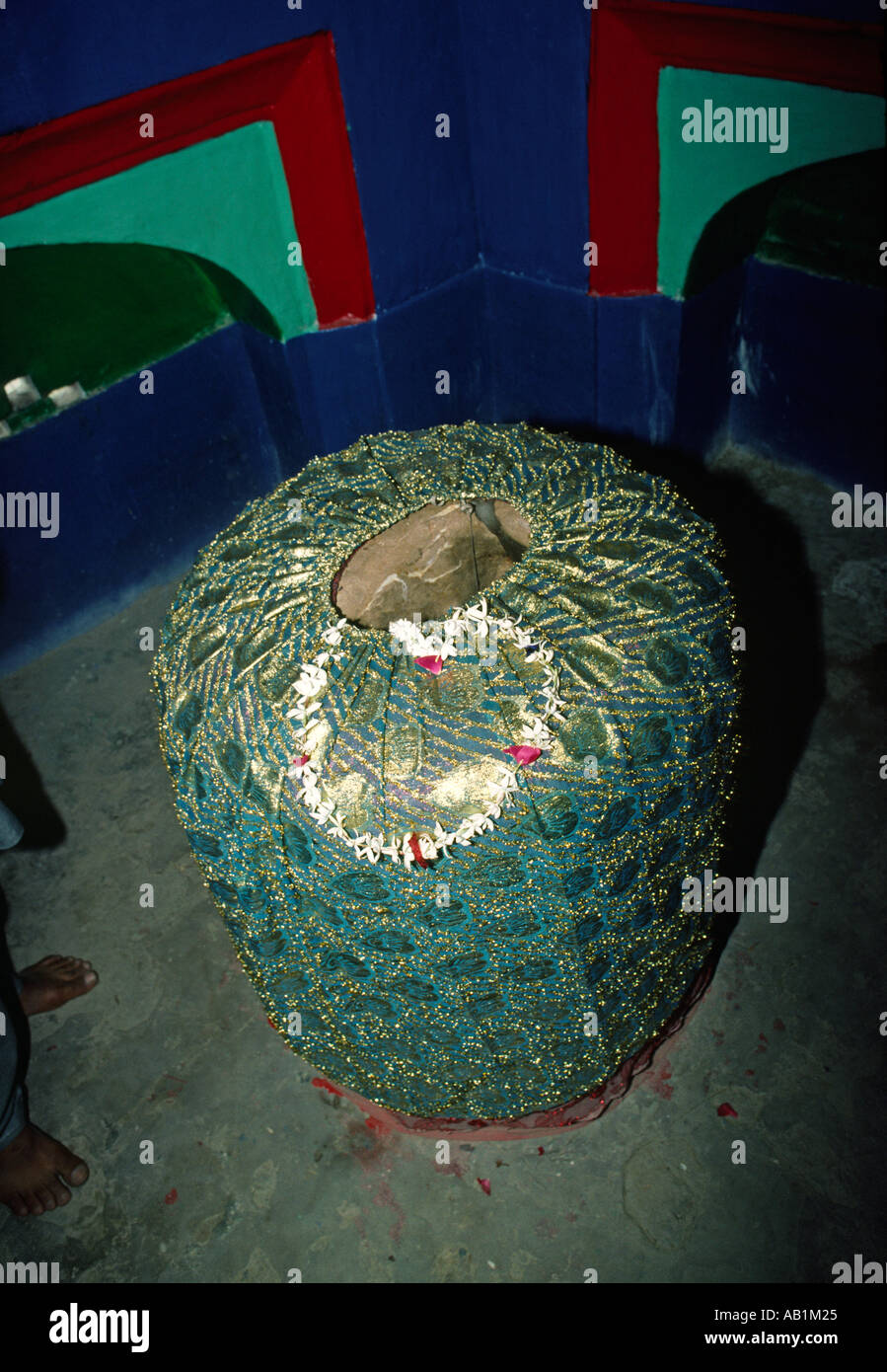 Pakistan South Punjab Uch Sharif holy footprint in shrine of Shaikh ...