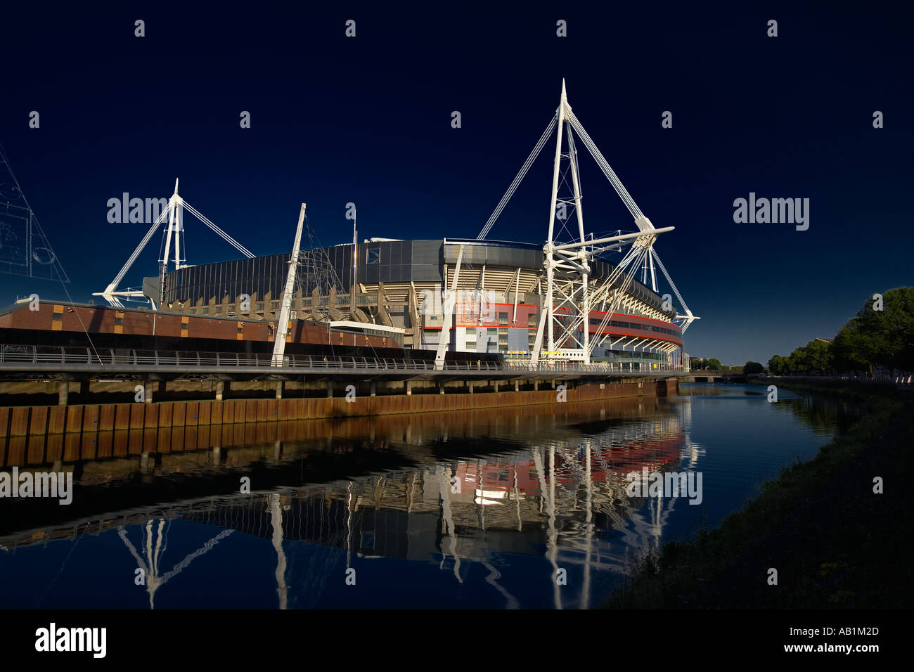 Sports stadium cardiff hi-res stock photography and images - Alamy