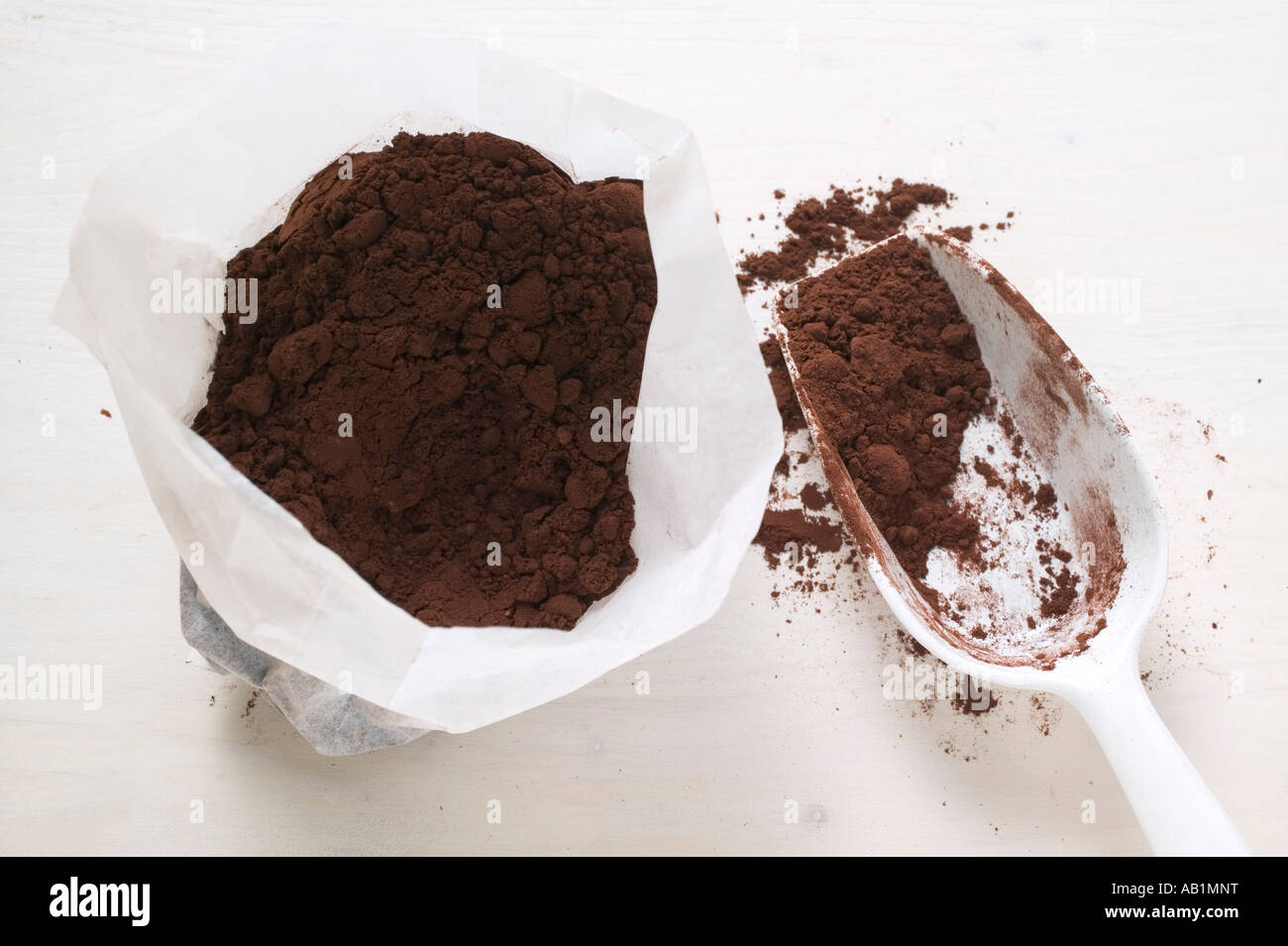 Cocoa powder in bag and scoop FoodCollection Stock Photo - Alamy