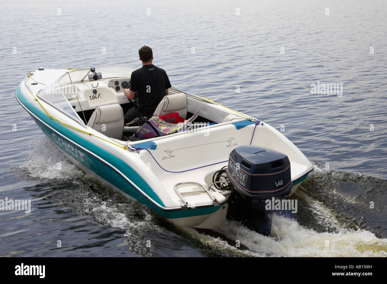 Man driving speedboat hi-res stock photography and images - Alamy