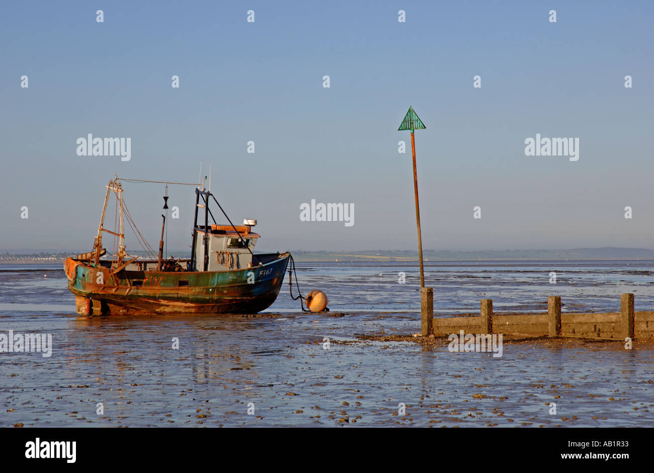 Fishing boat southend england hi-res stock photography and images - Alamy