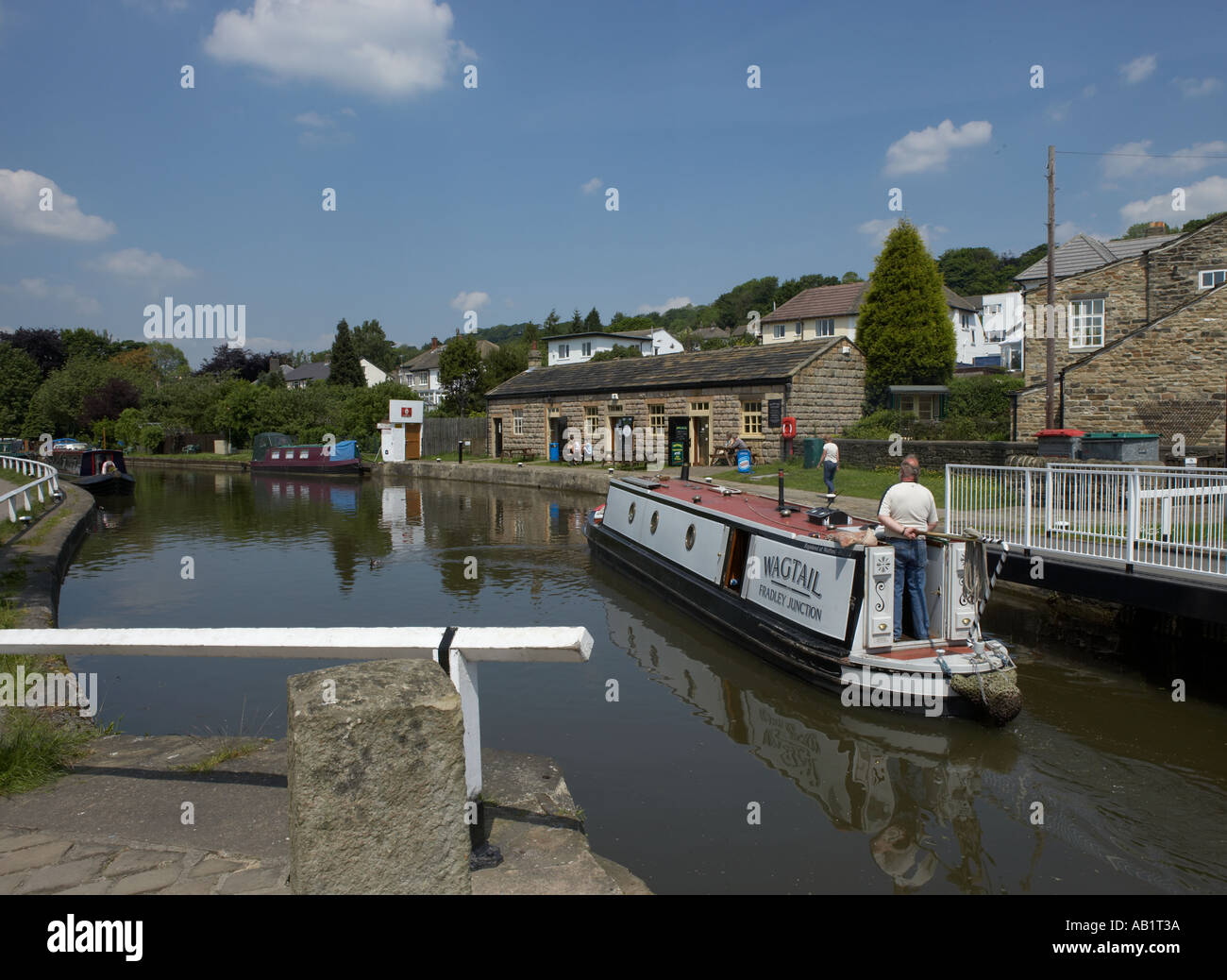 CANAL BARGE FIVE RISE LOCKS BINGLEY YORKSHIRE ENGLAND Stock Photo - Alamy