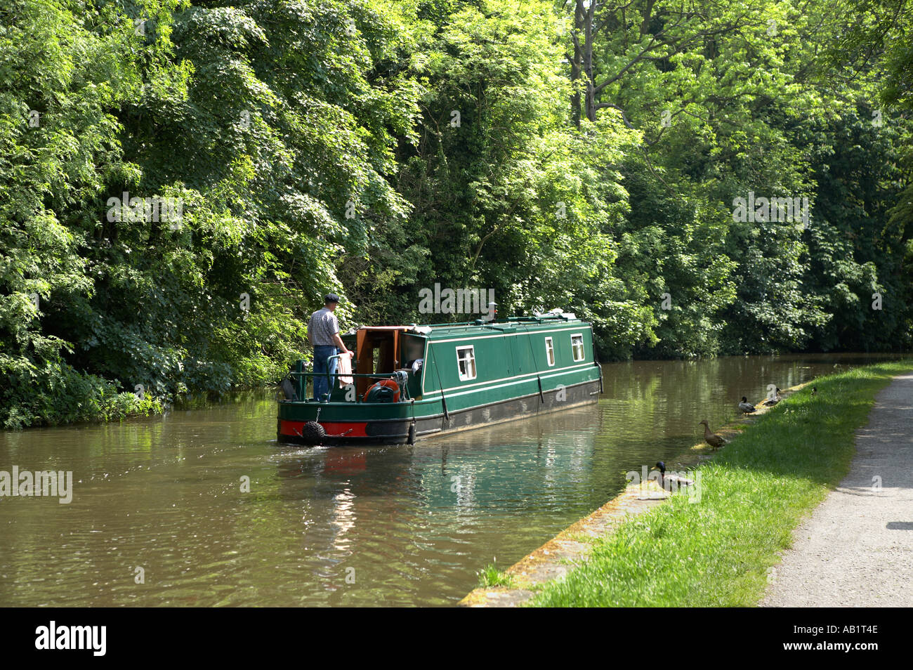 CANAL BARGE FIVE RISE LOCKS BINGLEY YORKSHIRE ENGLAND Stock Photo - Alamy