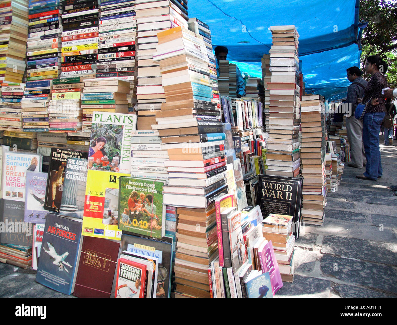 Outdoor book stall near University Road Mumbai India Stock Photo - Alamy