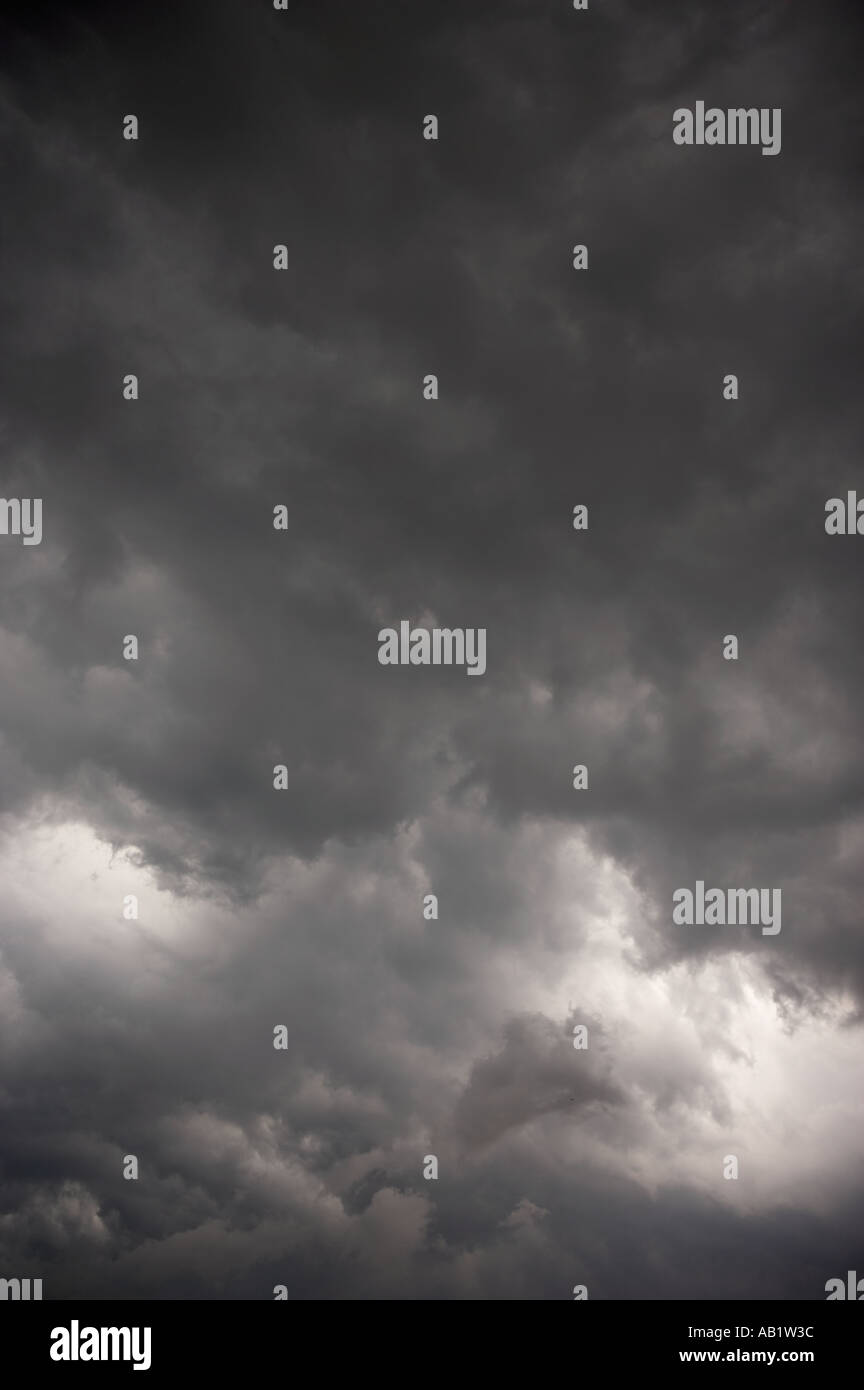 Grey storm clouds hi-res stock photography and images - Alamy