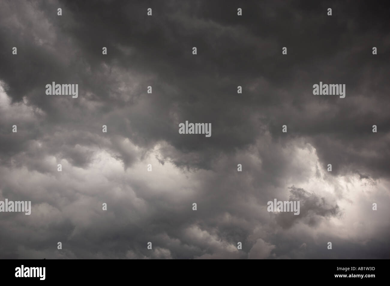 Grey storm clouds hi-res stock photography and images - Alamy