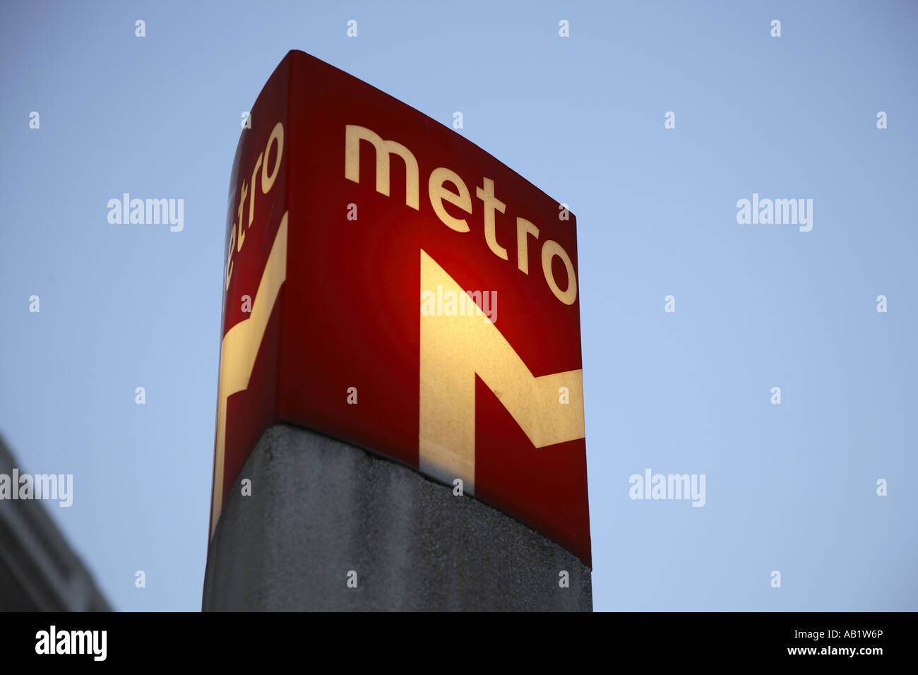 Metro sign lisbon hi-res stock photography and images - Alamy