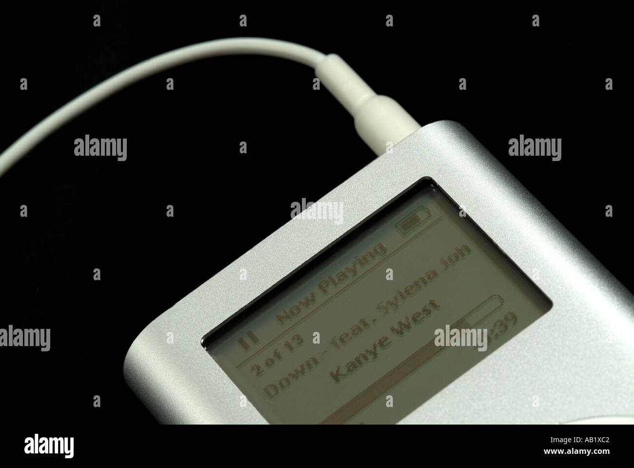 Ipod mini 1st generation hi-res stock photography and images - Alamy