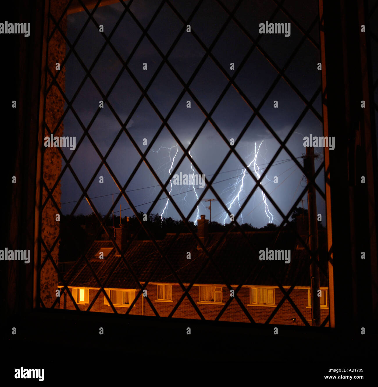 Lightening strike uk hi-res stock photography and images - Alamy