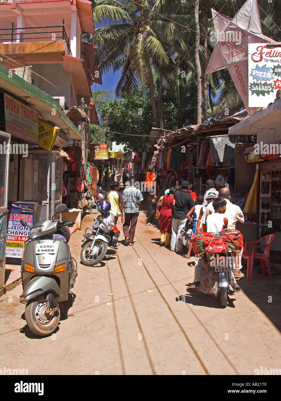 Narrow street shops india hi-res stock photography and images - Alamy
